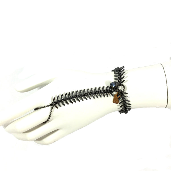 Gunmetal Spinal Cord Chain Stevie Hand Harness